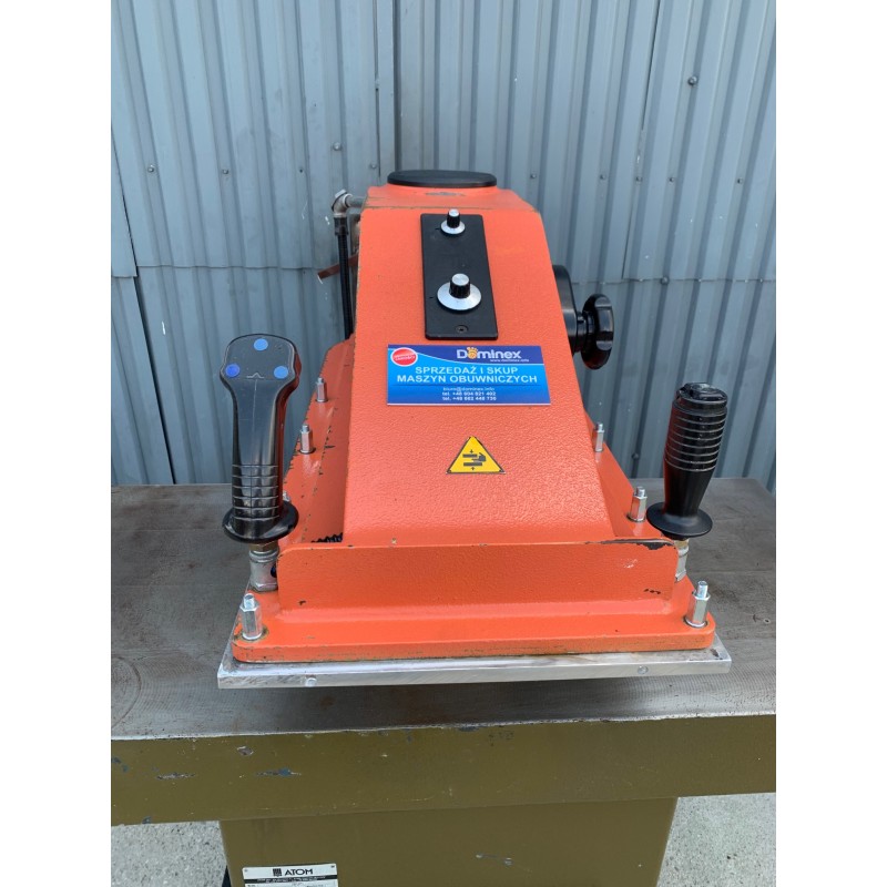 ATOM VS 918 clicker press cutting machine